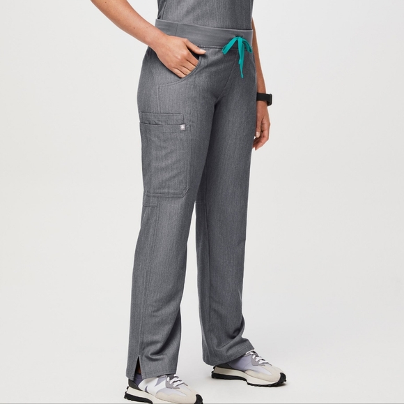 Figs | Pants & Jumpsuits | Figs Gray Kade Cargo Scrub Pants | Poshmark